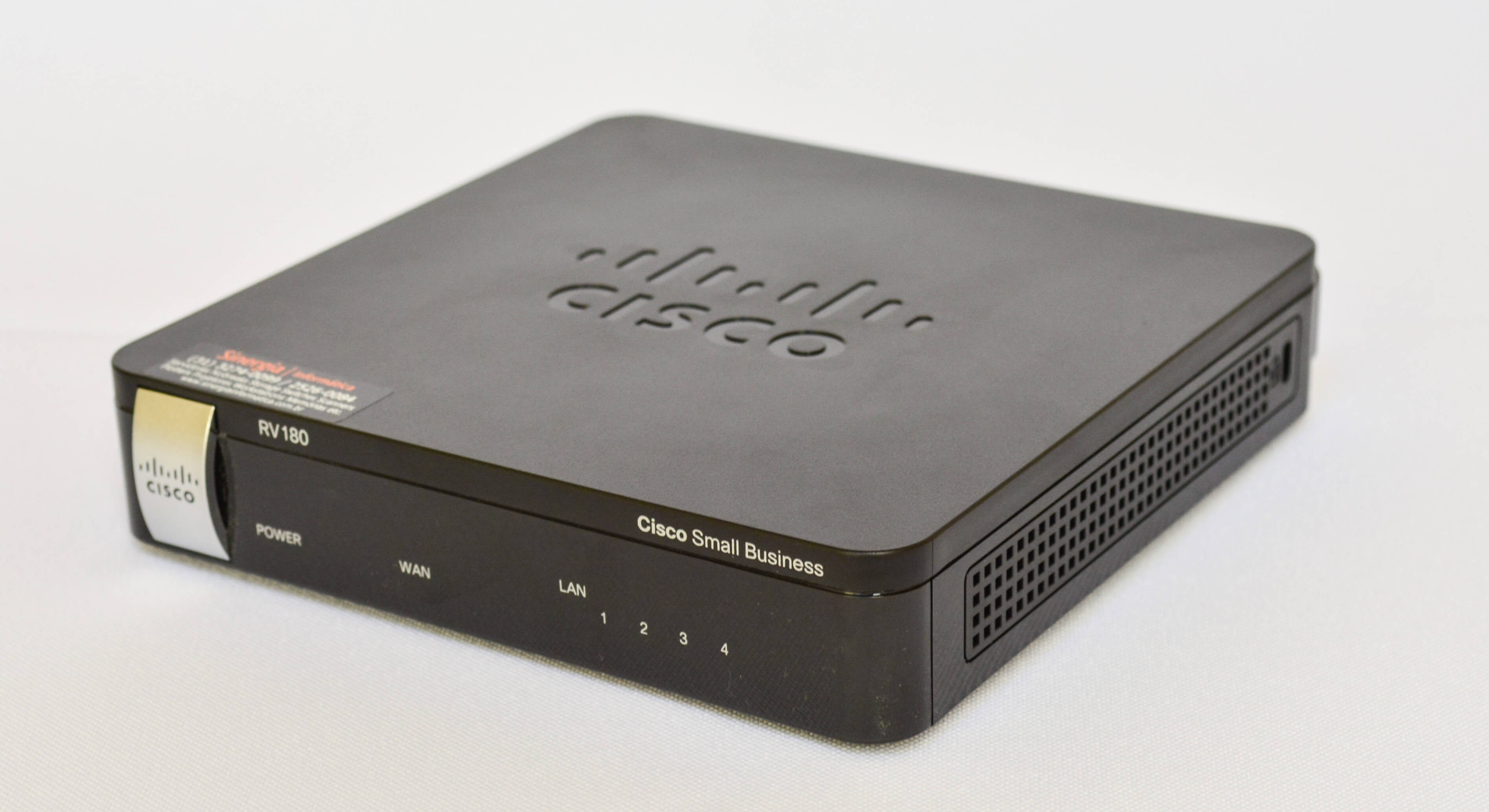 Roteador VPN Cisco RV180-K9-NA - 4 portas RJ45 10/100/1000Mbps / 1 ...