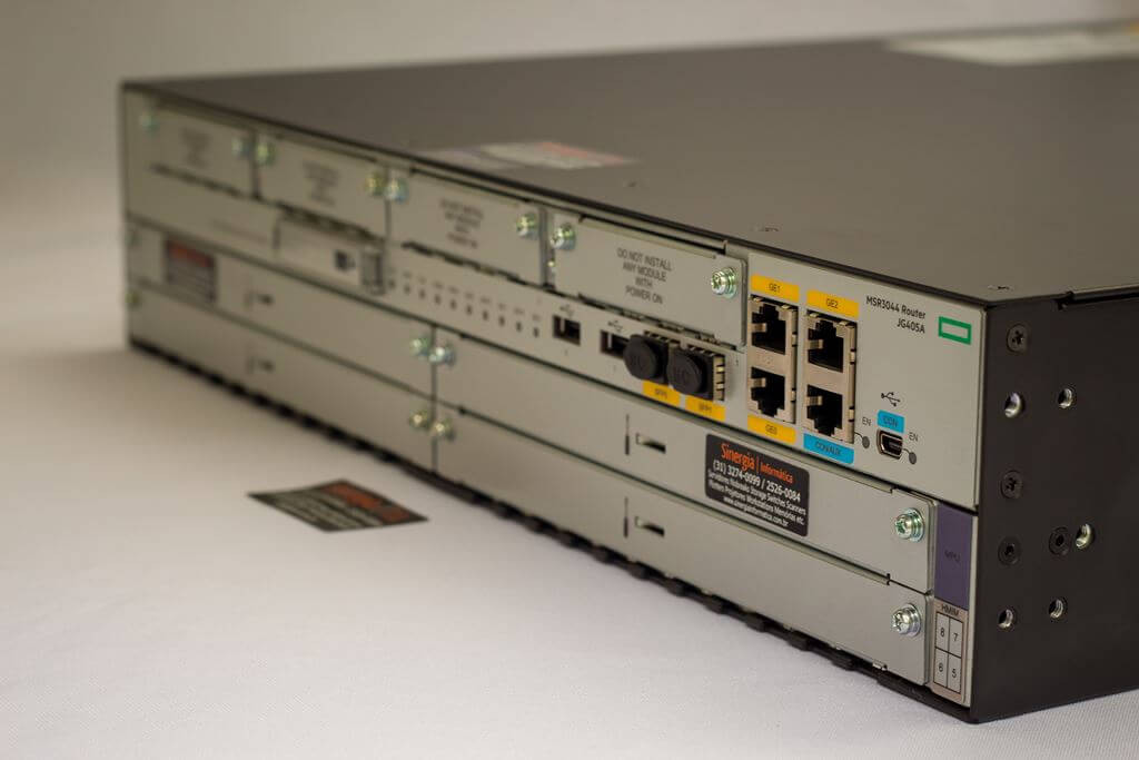 JG405A | HPE FlexNetwork MSR3044 Router - Roteador Profissional para ...