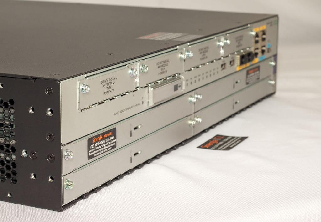 MSR3044 Router | HPE FlexNetwork - Roteador Profissional para ...